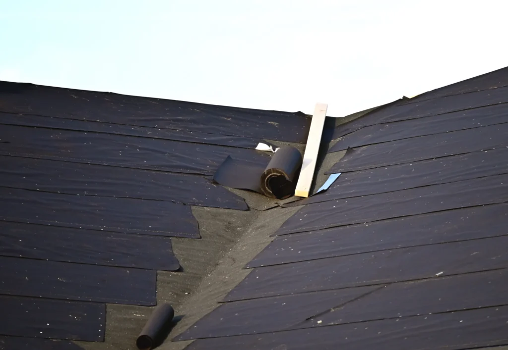 4 Benefits Of Using Tar Paper As A Roof Underlayment